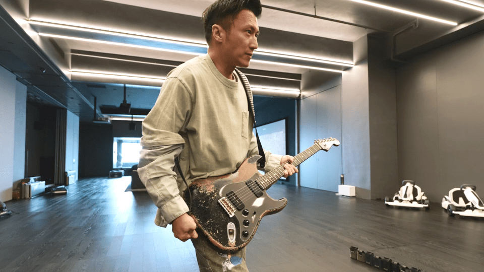 謝霆鋒拍開箱片 Gucci打造獨家演唱會造型配件曝光！預告將會狂換結他
