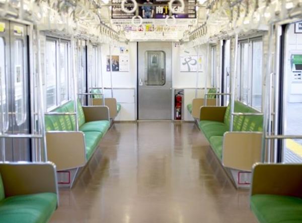 【自設關愛座】日翁留「下站有16名老人上車」字條霸位惹網民圍插